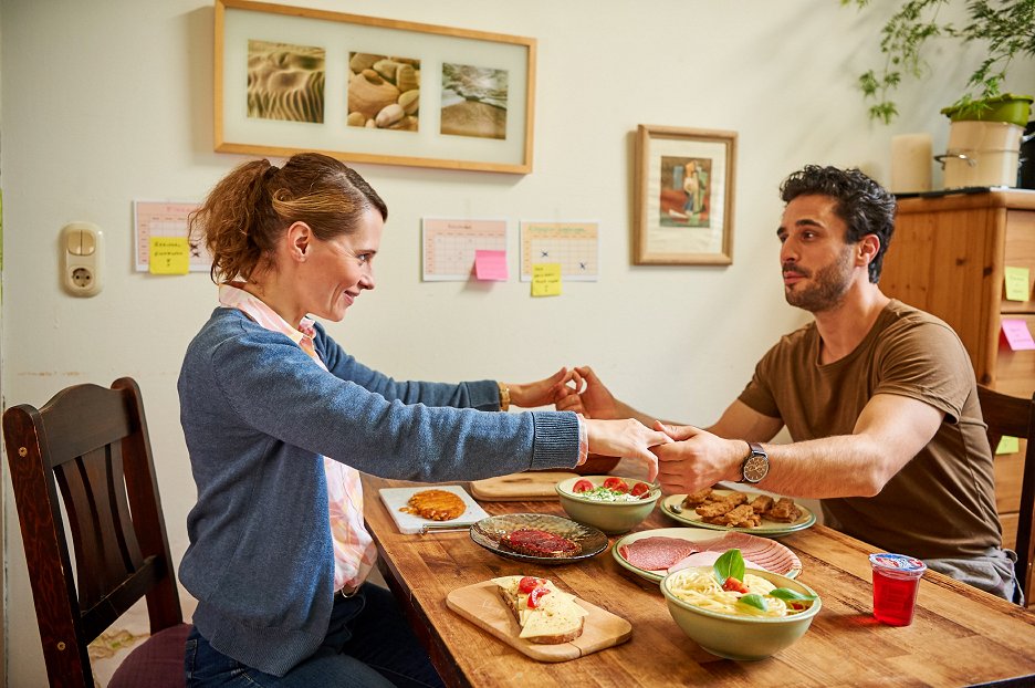 Die Klempnerin - Der Einzelne gehört dem Ganzen an (E09) (2019) | ČSFD.cz