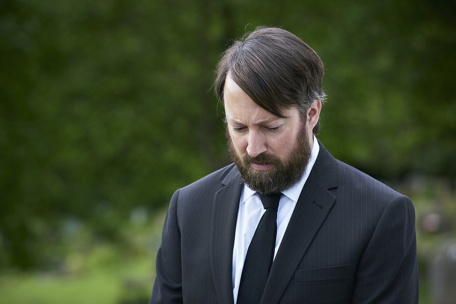 Back - Episode 1 (S01E01) (2017) | ČSFD.cz