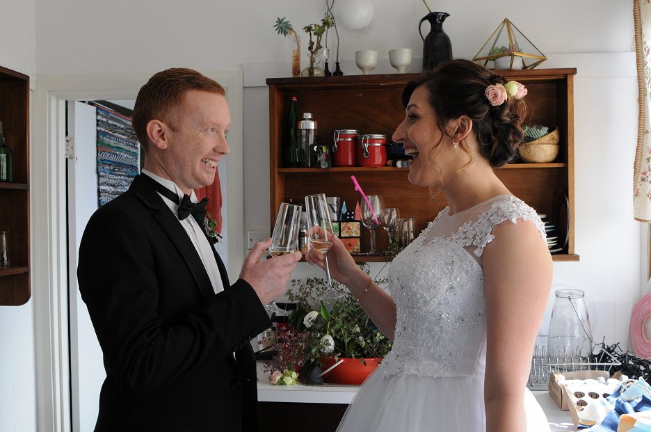 Rosehaven - Episode 1 (S01E01) (2016) | ČSFD.cz