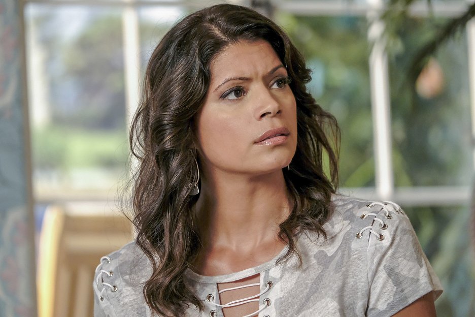 Jane the Virgin - Chapter Sixty-Five (S04E01) (2017) | Creators | ČSFD.cz