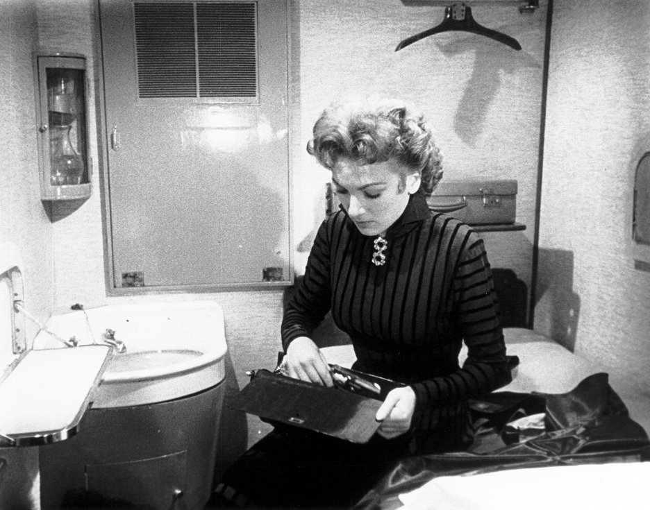 The Gold Express (1955) | ČSFD.cz