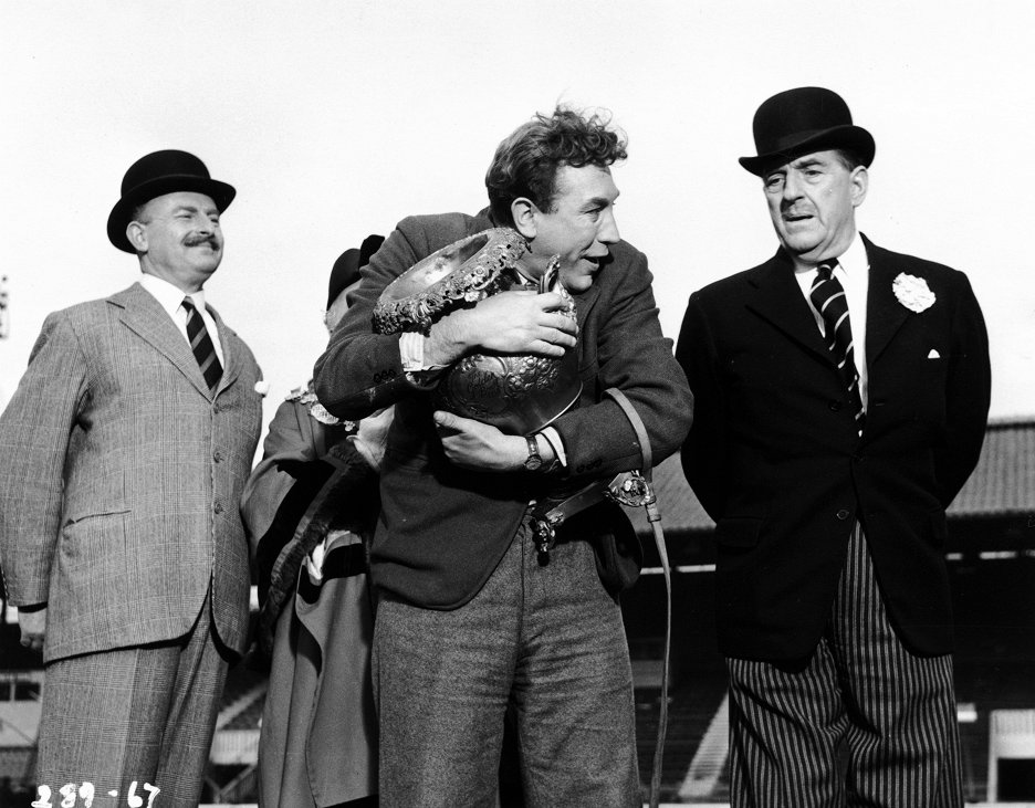 Jumping for Joy (1955) | ČSFD.cz