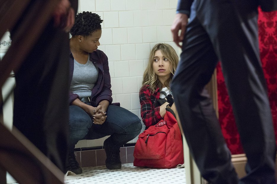 Powers - Pilot (S01E01) (2015) | ČSFD.cz