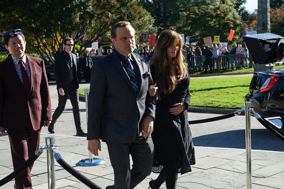 Powers - Funeral of the Century (S02E02) (2016) | ČSFD.cz