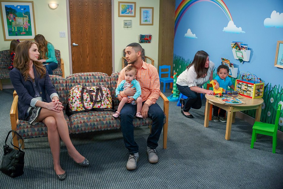 Tři kluci a nemluvně - Parental Guidance Suggested (S04E18) (2015 ...