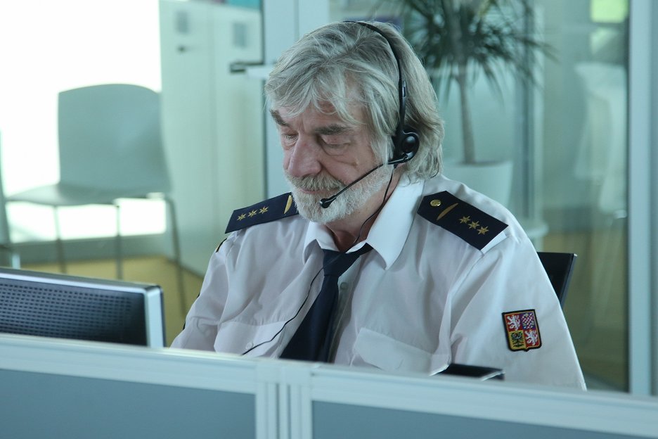 Linka - Epizoda 1 (E01) (2019) | ČSFD.cz