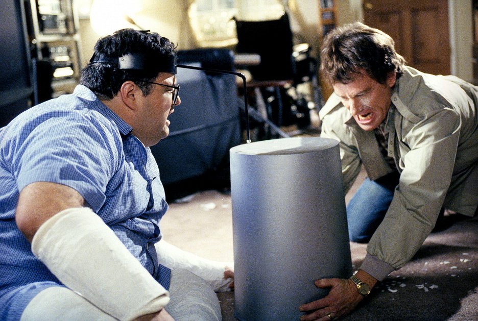 Malcolm v nesnázích - Monkey (S03E22) (2002) | ČSFD.cz