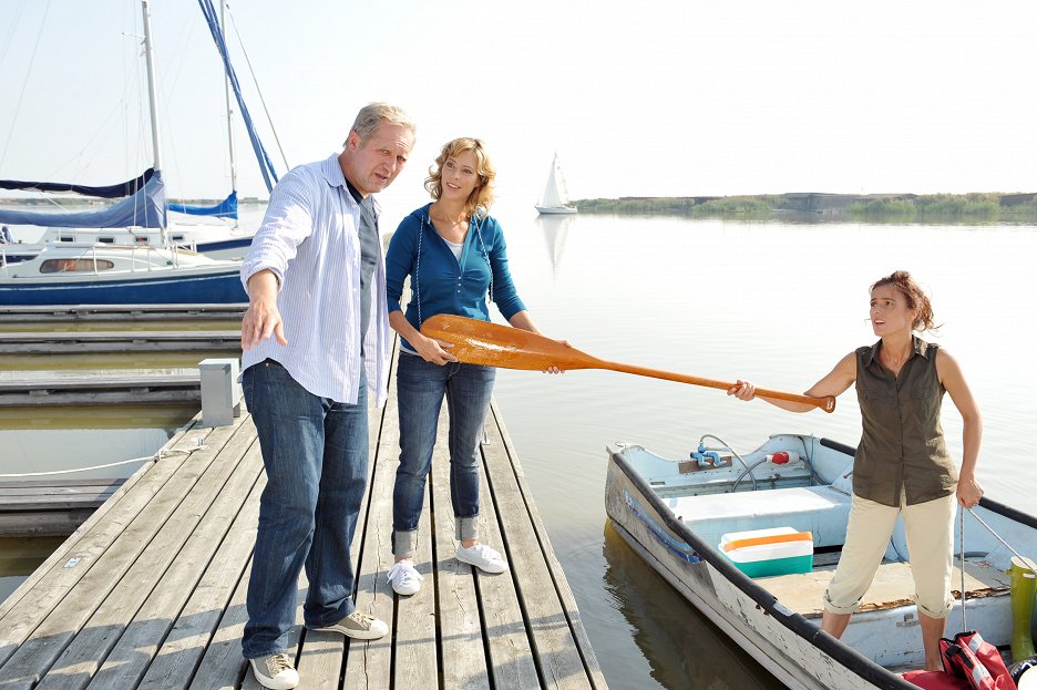 Der Winzerkönig - Neue Wege (S03E12) (2010) | ČSFD.cz