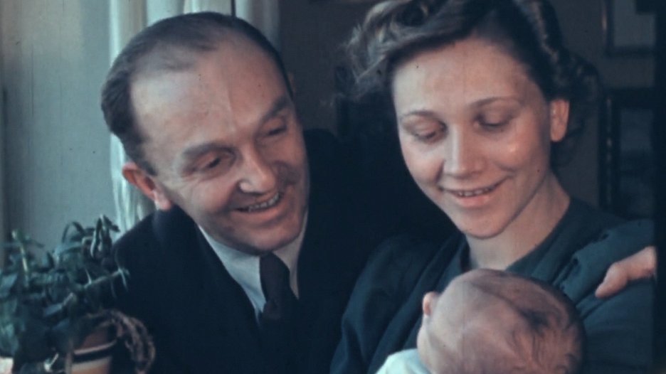 ZDFzeit: Wir im Krieg - Privatfilme aus der NS-Zeit (2019) | ČSFD.cz