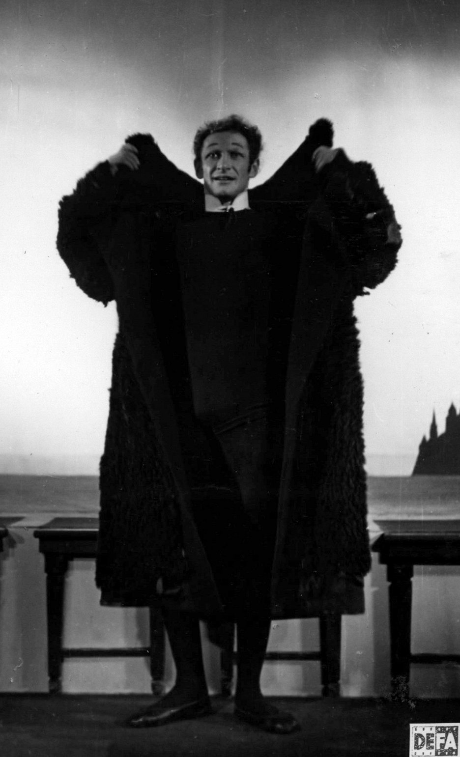 Der Mantel (1954) | ČSFD.cz