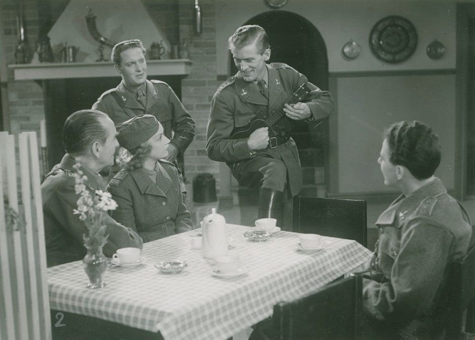 Halta Lottas krog (1942) | Galerie - Z filmu | ČSFD.cz