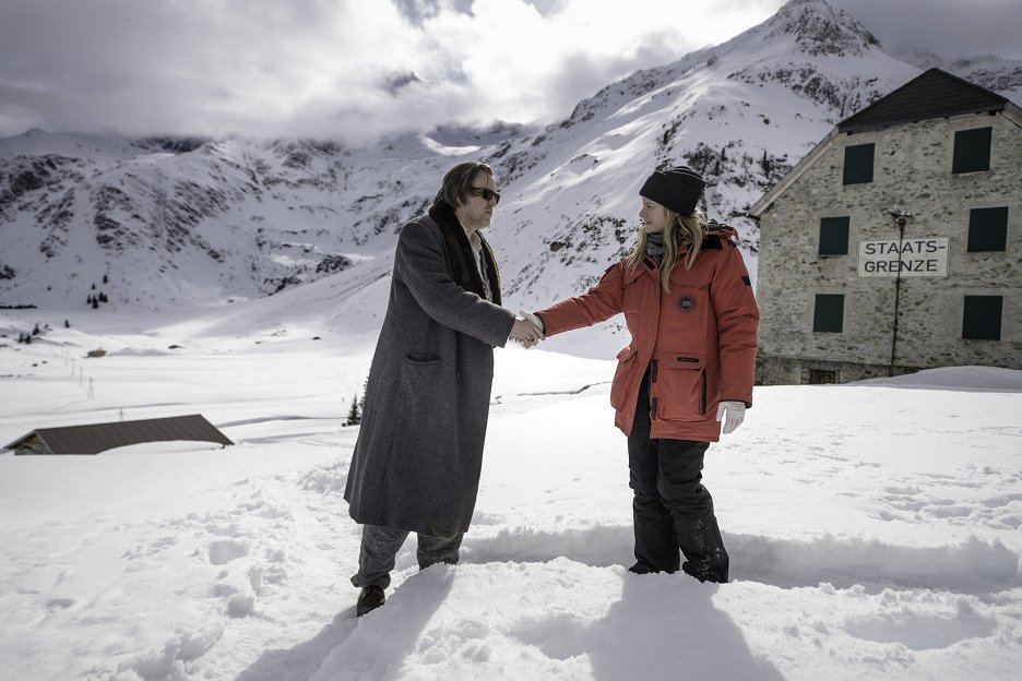 Průsmyk - Finsternis (S01E01) (2019) | ČSFD.cz