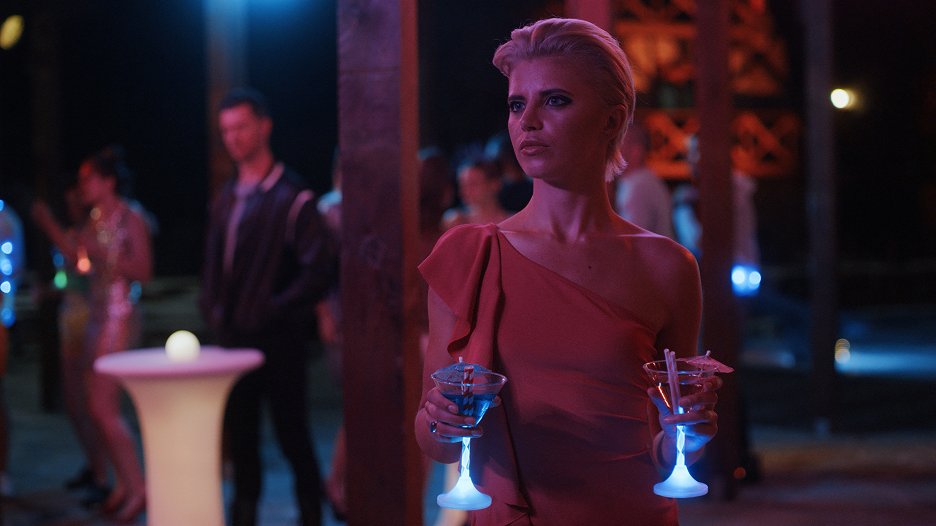 Pandora - Under the Red Sky (S01E08) (2019) | ČSFD.cz