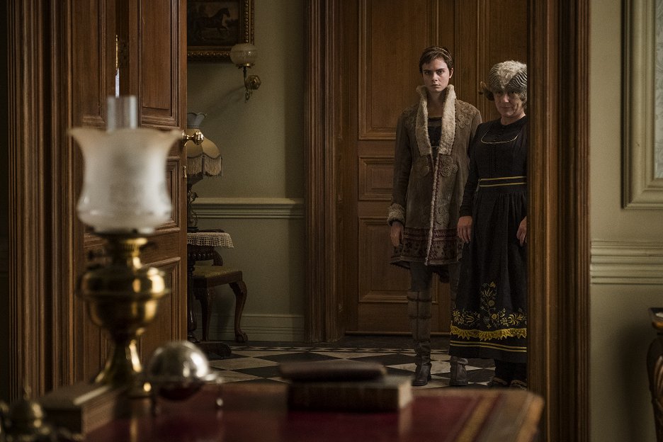 Carnival Row - Temný bůh se probouzí (S01E01) (2019) | ČSFD.cz