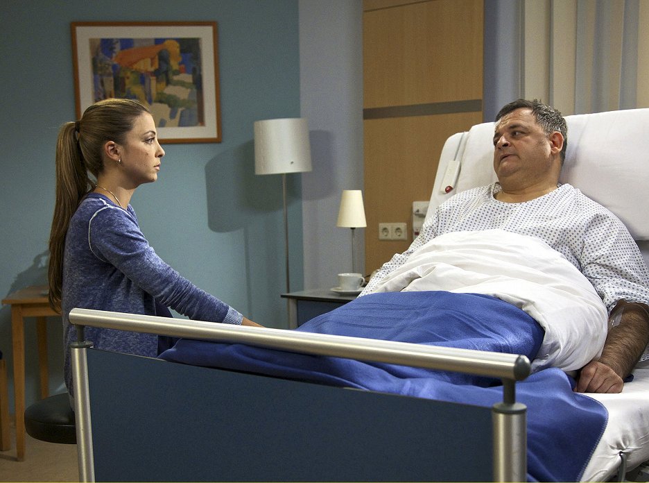 In aller Freundschaft - Einsichten (S16E37) (2013) | ČSFD.cz