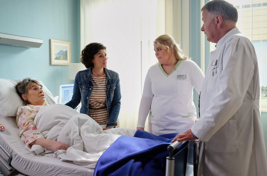 In aller Freundschaft - Mutterliebe (S22E30) (2019) | ČSFD.cz