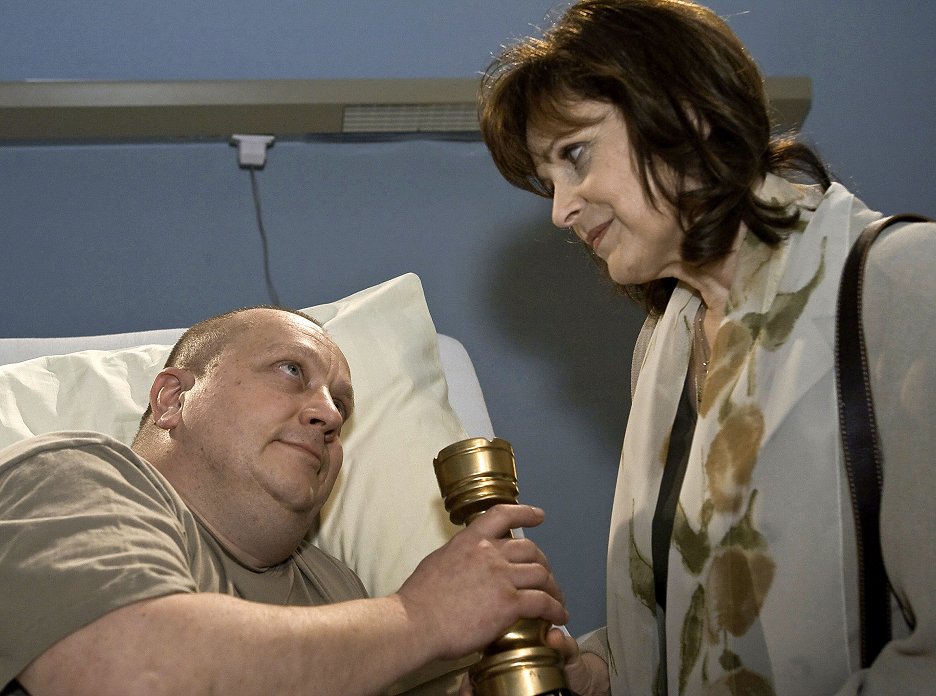 In aller Freundschaft - Wer gewinnt? (S11E22) (2008) | ČSFD.cz