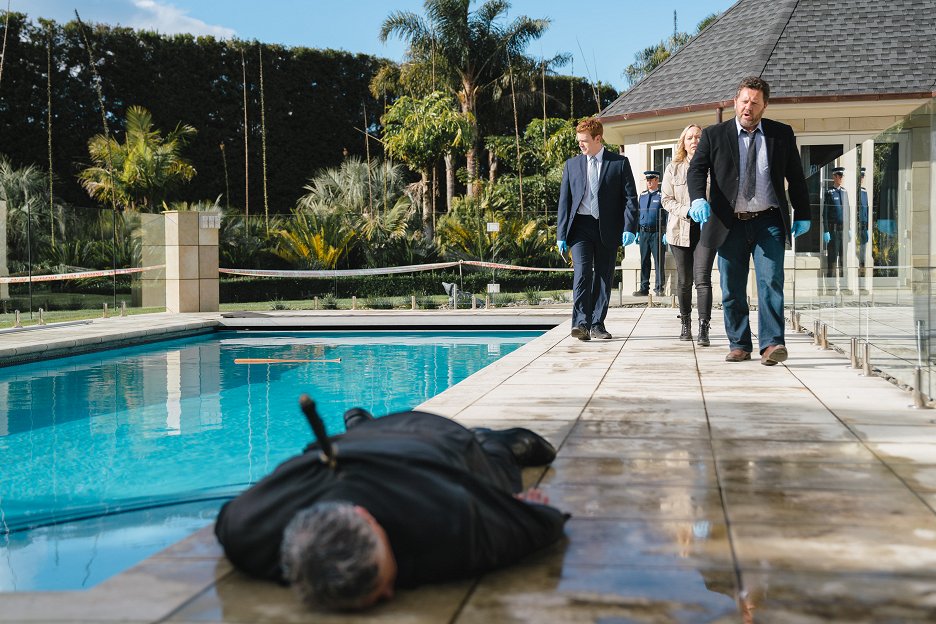 Vraždy v Brokenwoodu - Jako by se nic nestalo (S04E04) (2017) | ČSFD.cz