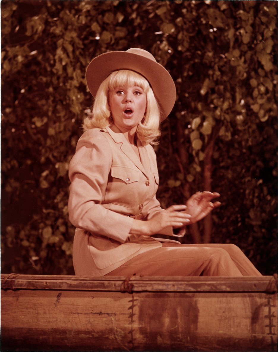 The Perils of Pauline (1967) | ČSFD.cz