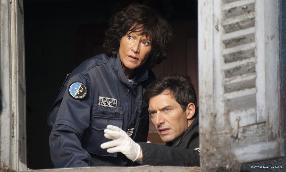 Pátrací oddělení - Balle à blanc (S08E10) (2014) | ČSFD.cz