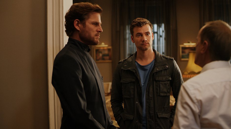 Oliver Dench | Galerie - Z filmu | ČSFD.cz