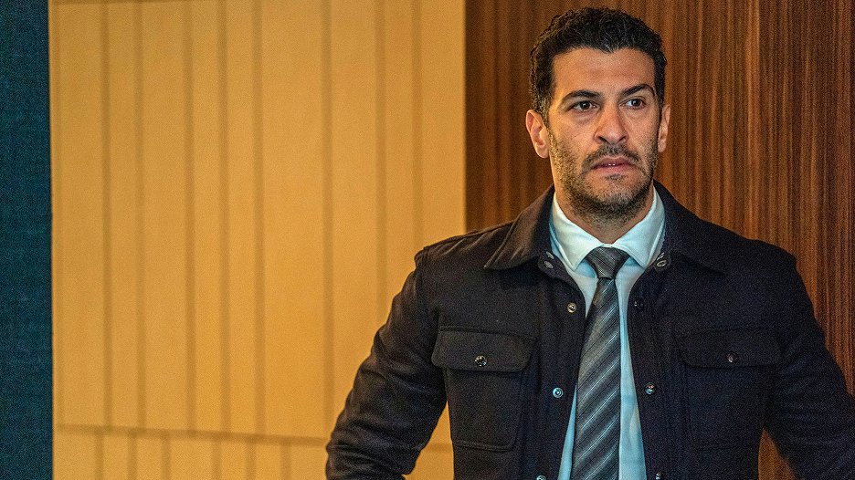 Pearson - The Immigration Lawyer (E07) (2019) | ČSFD.cz