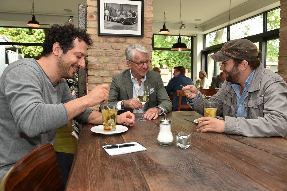 jerks. - House of Cards (S03E07) (2019) | ČSFD.cz