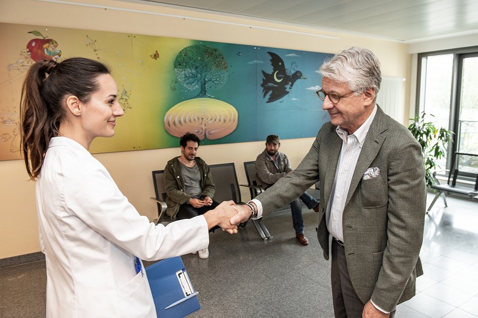 jerks. - House of Cards (S03E07) (2019) | ČSFD.cz