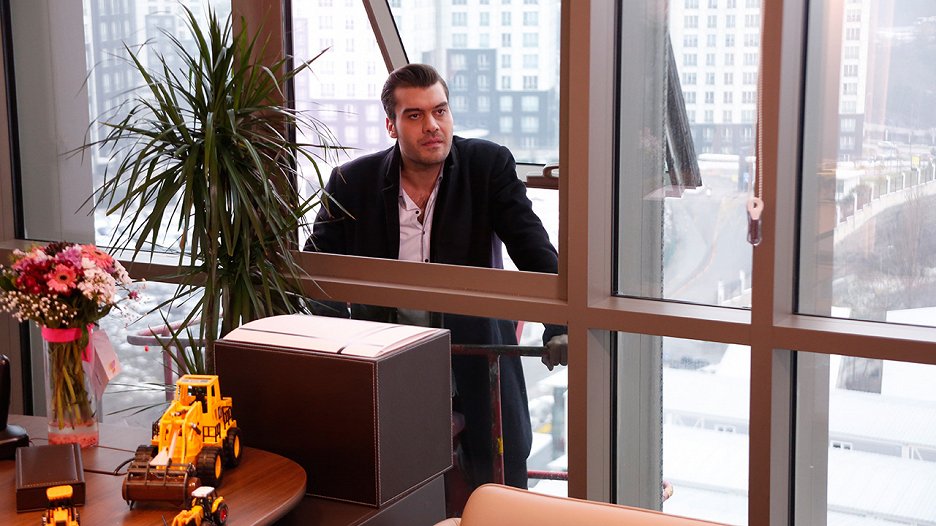 Şevkat Yerimdar - Bana Geometri Bile Yamuk Yapamaz (E08) (2017) | ČSFD.cz