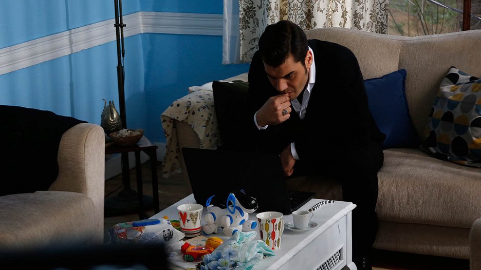 Şevkat Yerimdar - Evlilik Tatbikatı (E11) (2017) | ČSFD.cz