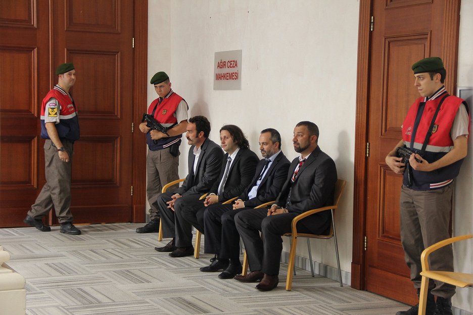 Çakallarla Dans 2: Hastasıyız Dede (2012) | ČSFD.cz