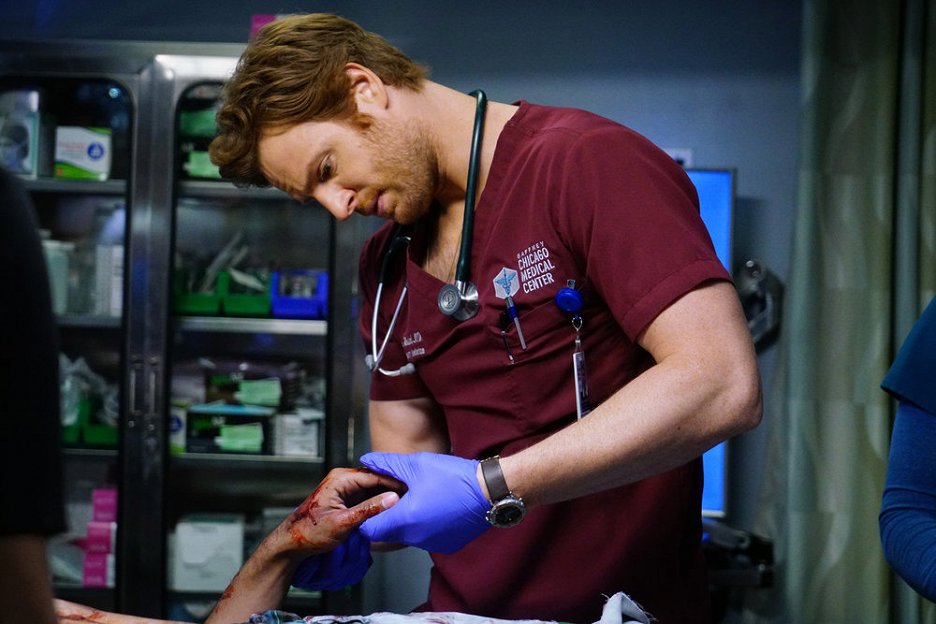 Chicago Med - It's All in the Family (S05E06) (2019) | ČSFD.cz