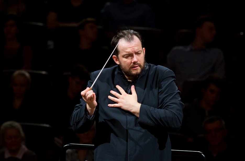 Andris Nelsons dirigiert Tschaikowskys 5. Symphonie (2019) | ČSFD.cz