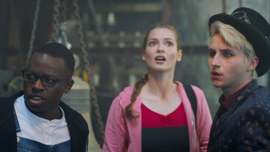 Find Me in Paris - Flash Forward (S02E21) (2019) | ČSFD.cz