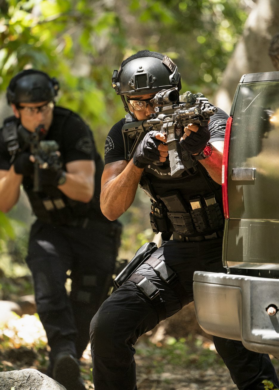 S.W.A.T. - Bad Faith (S03E02) (2019) | ČSFD.cz