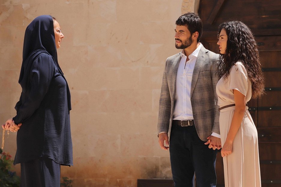 Hercai - Episode 2 (S02E02) (2019) | ČSFD.cz