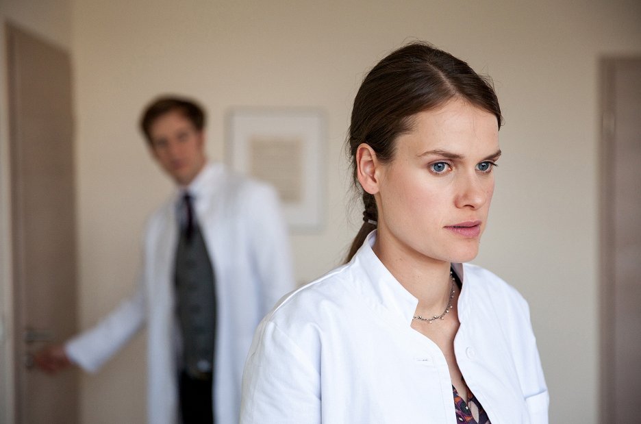 Rodina doktora Kleista - Slepota (S06E10) (2016) | ČSFD.cz