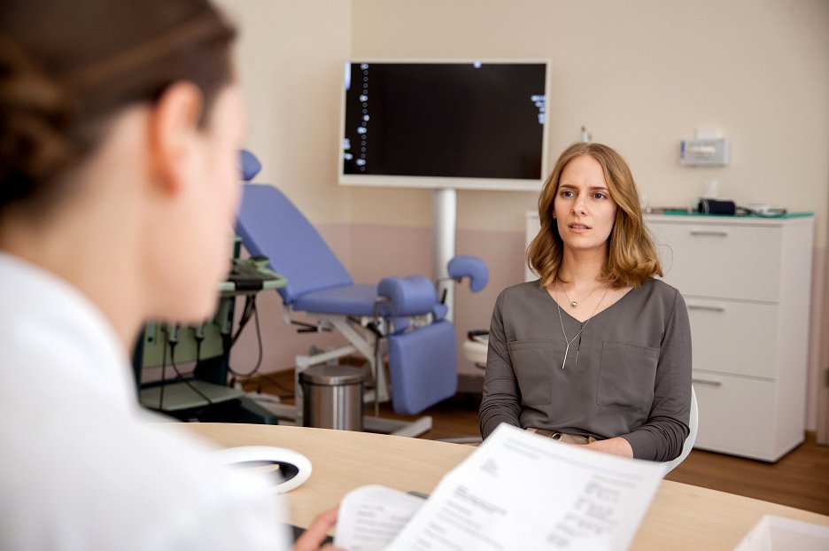 Rodina doktora Kleista - Bolest břicha (S06E11) (2016) | ČSFD.cz