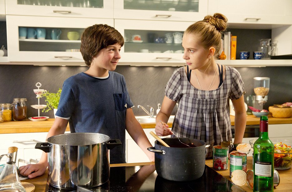 Rodina doktora Kleista - Profesionální čest (S07E13) (2018) | ČSFD.cz