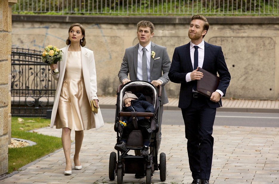 Rodina doktora Kleista - Svatební kytice (S07E16) (2018) | ČSFD.cz