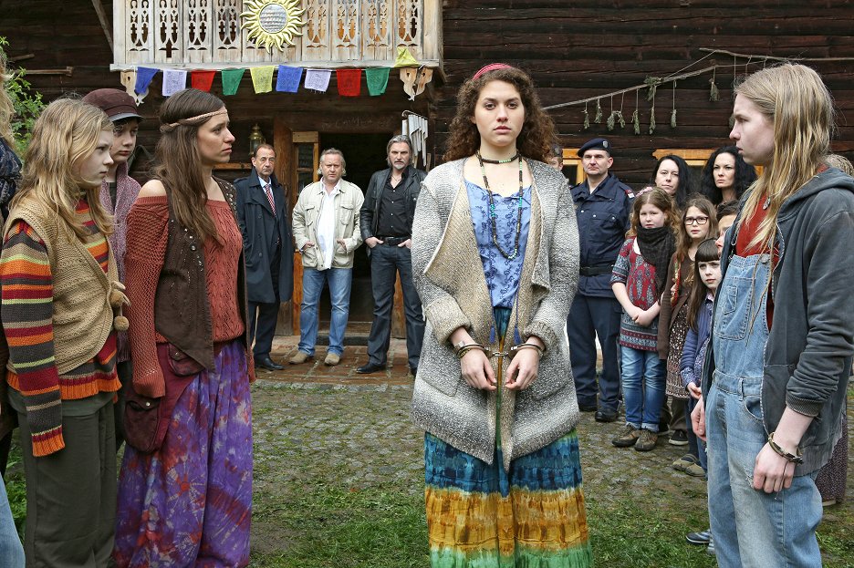 Soko Vídeň - Perfekte Welt (S10E02) (2014) | ČSFD.cz