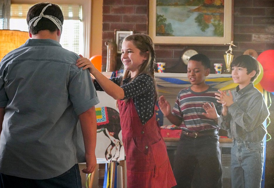 Young Sheldon - A Party Invitation, Football Grapes and an Earth ...