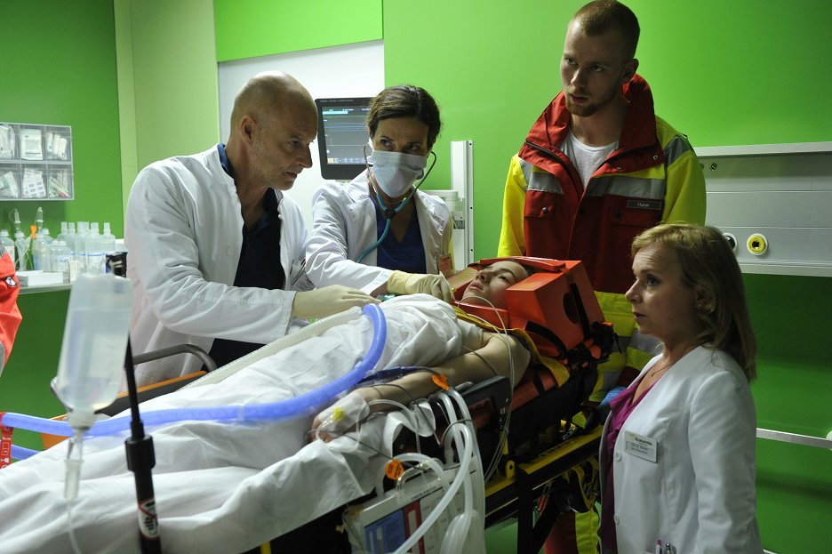 Dr. Klein - Schuld (S02E08) (2015) | ČSFD.cz