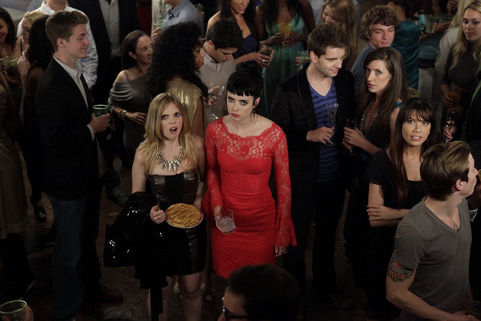 Mrcha od vedle - A Weekend in the Hamptons... (S02E07) (2012) | ČSFD.cz