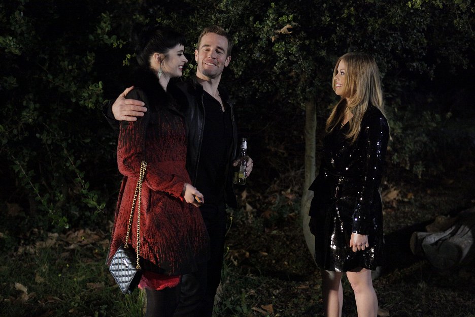 Mrcha od vedle - A Weekend in the Hamptons... (S02E07) (2012) | ČSFD.cz