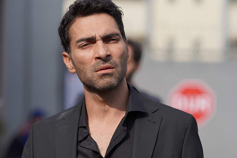 Azize - Episode 1 (E01) (2019) | ČSFD.cz