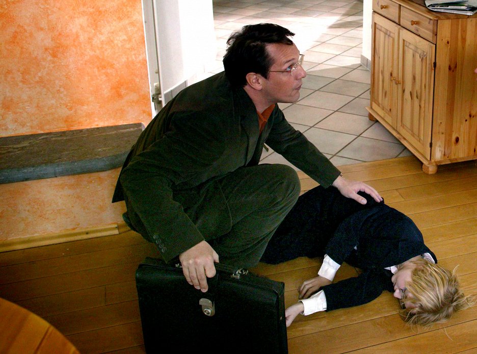 In aller Freundschaft - Überfordert (S08E25) (2005) | ČSFD.cz