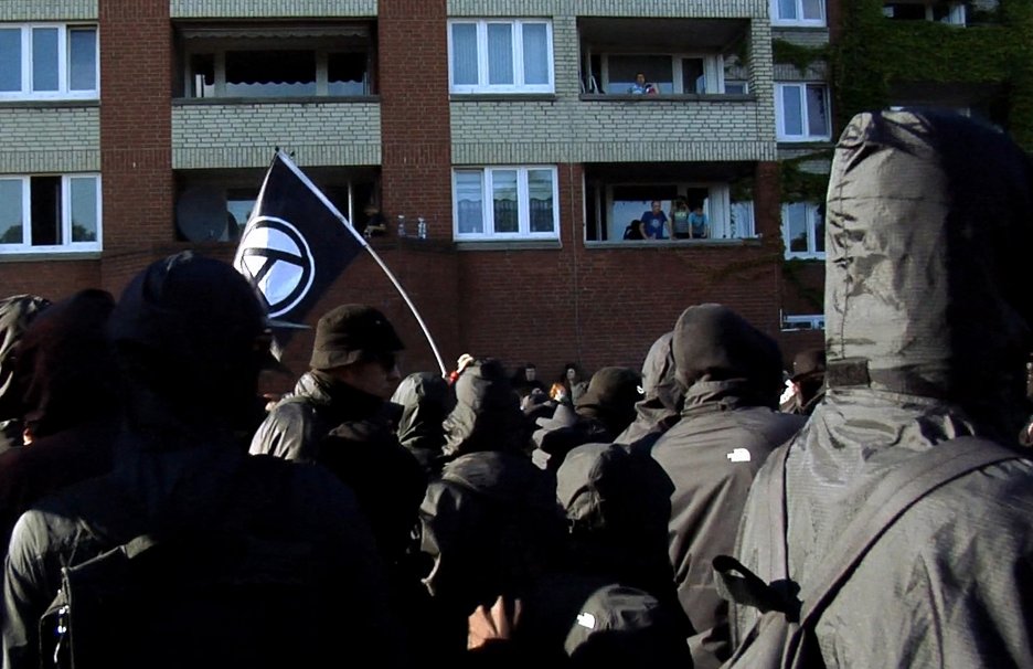 Deutschland extrem - Extremismus von links und rechts (2019) | ČSFD.cz