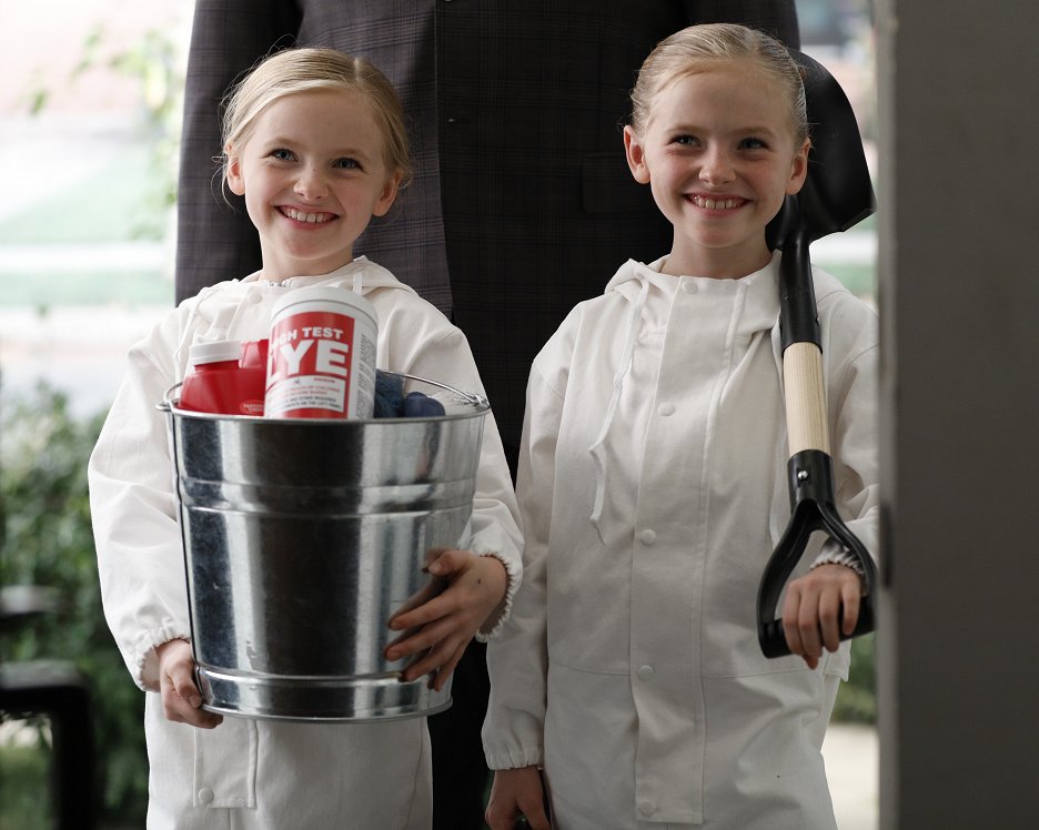 Single Parents - Welcome to Hilltop! (S02E12) (2020) | ČSFD.cz