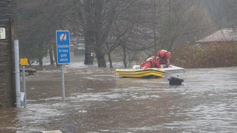 Winter Road Rescue (2012) | ČSFD.cz
